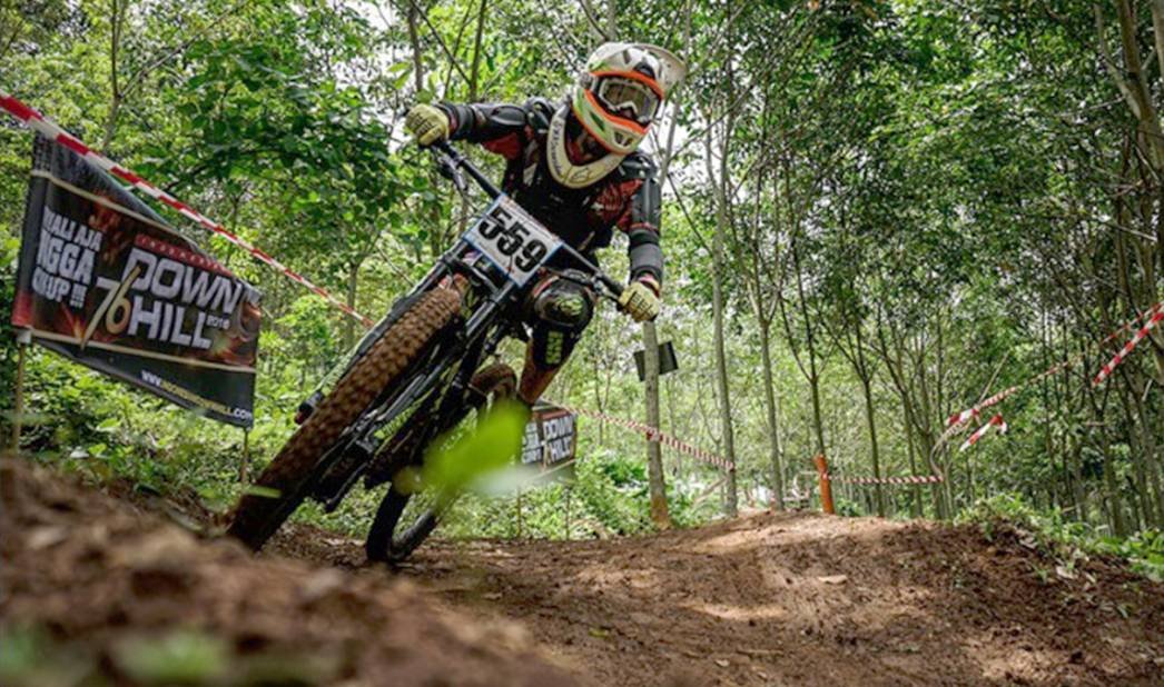 Sepeda Gunung : Tips dan Trik Sepeda Downhill | Berita Olahraga Sepeda ...